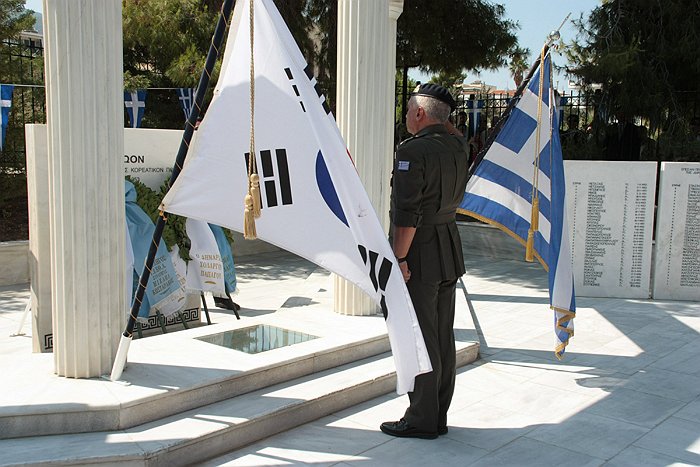 ΕΥΡΩΠΗ ΤΩΝ ΕΘΝΩΝ: ΤΟ ΜΝΗΜΕΙΟ ΤΩΝ ΕΛΛΗΝΩΝ ΠΕΣΟΝΤΩΝ ΣΤΟΝ ΠΟΛΕΜΟ ΤΗΣ ΚΟΡΕΑΣ